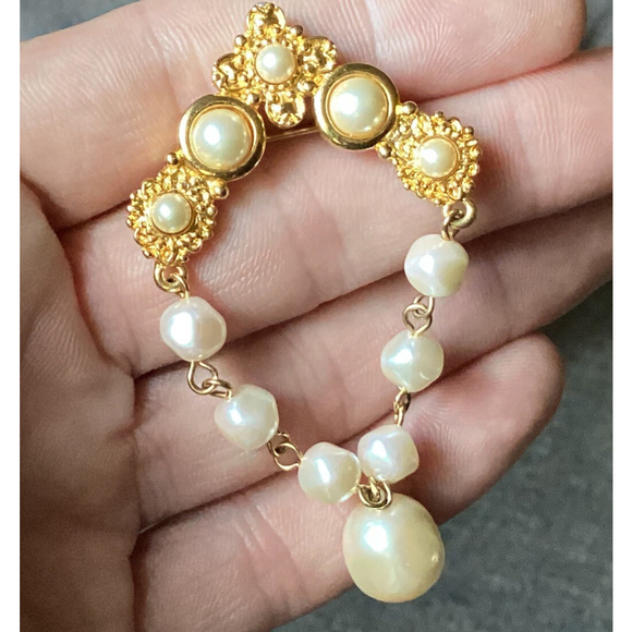 Liz Claiborne | Jewelry | Liz Claiborne Faux Pearl Gold Tone White ...